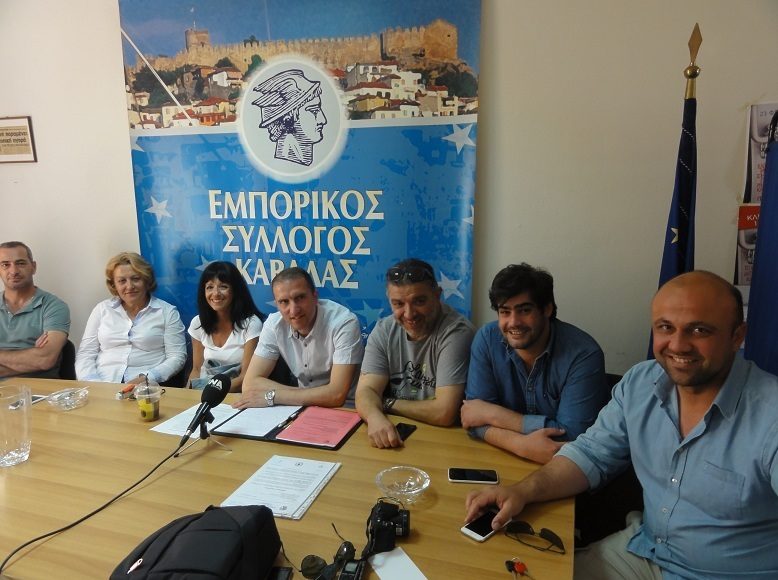 Συμβολική κατάληψη της Δ. Ο. Υ. Καβάλας απο τον Εμπορικό Σύλλογο της ...