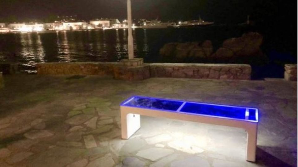 Μύκονος: «Έξυπνα» ηλιακά παγκάκια με… wi-fi – Θα γίνονται μπλε και θα ...