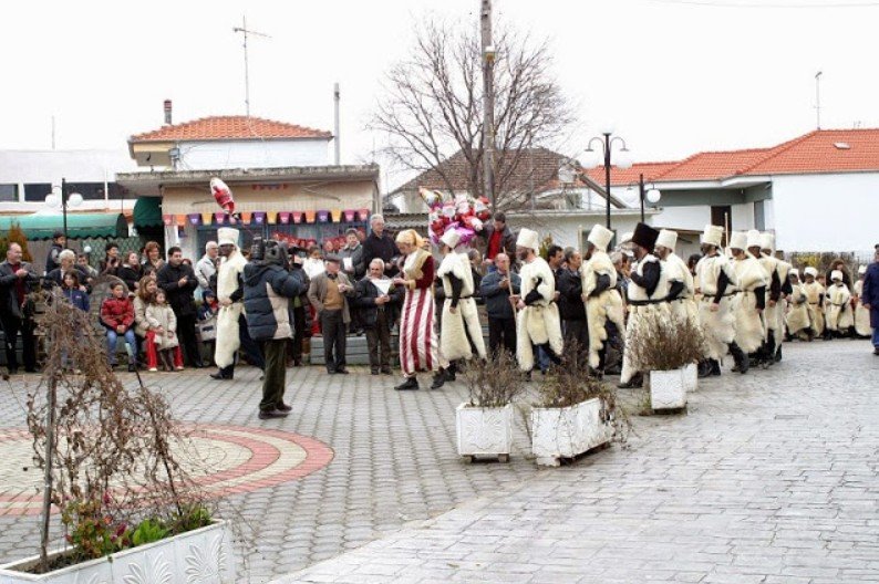 Οι Μωμόγεροι Καλλιφύτου βγαίνουν στους δρόμους | dramini