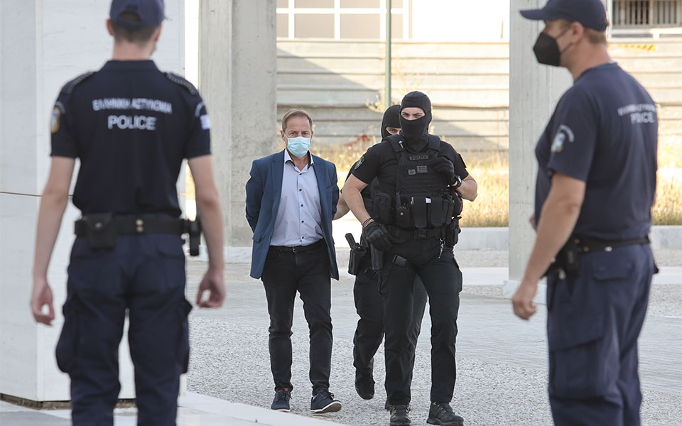 Ελεύθερος με περιοριστικούς όρους ο Δ.Λιγνάδης | dramini
