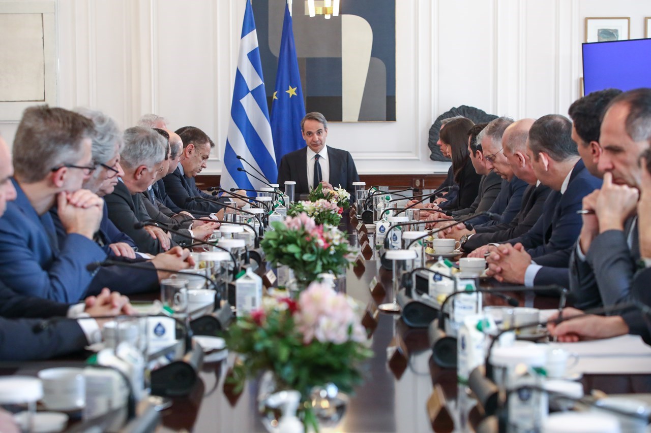 Τα μέτρα της κυβέρνησης για τις οικογένειες των θυμάτων των Τεμπών ...