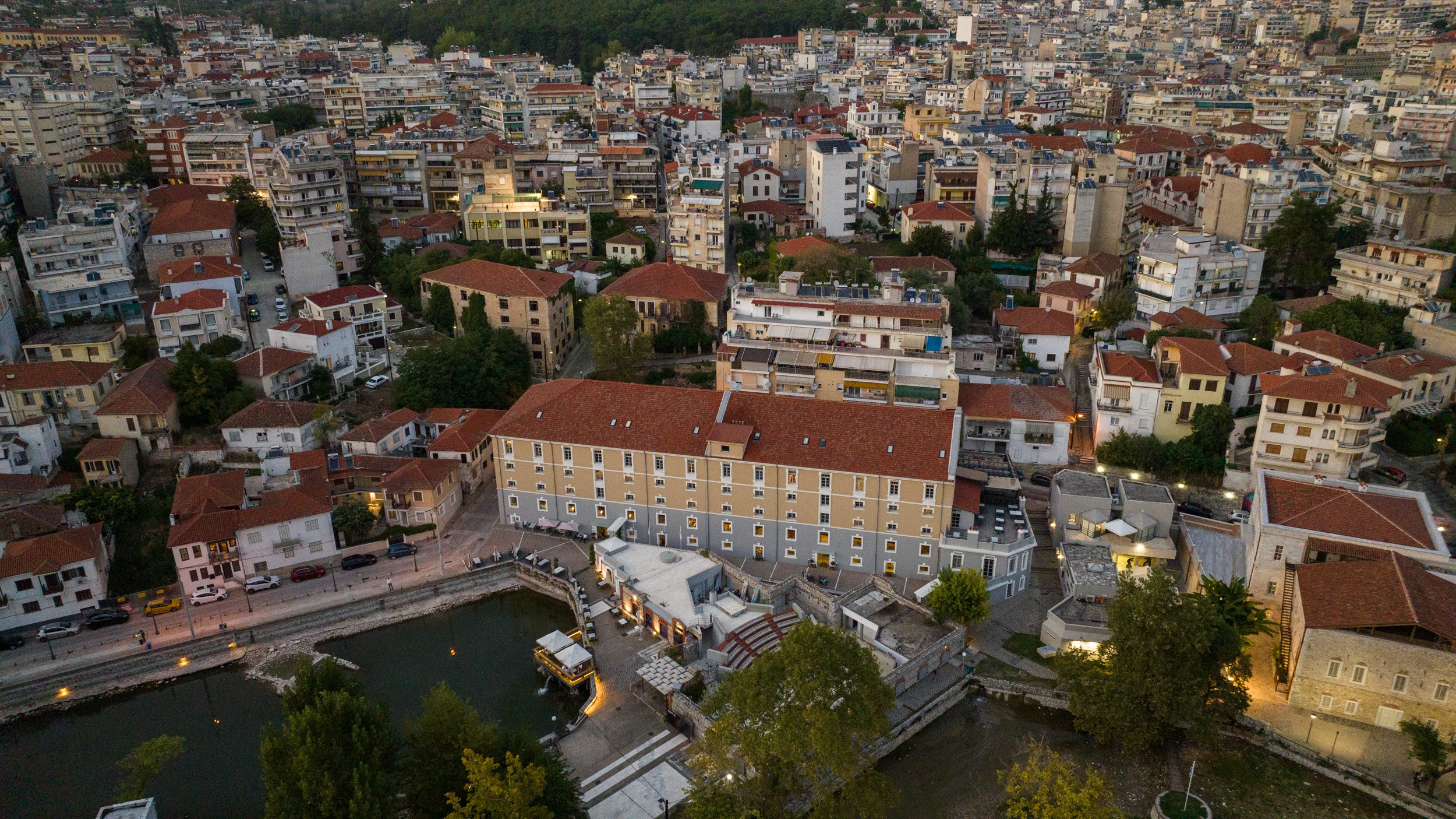 ΤΕΣΣΕΡΑ ΑΚΑΔΗΜΙΑ: Ένας «Ιστορικός Περίπατος» στη Δράμα | dramini
